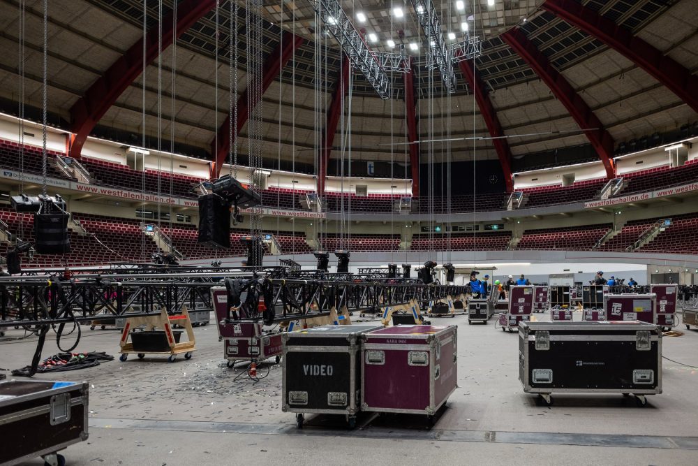 Amazing custom made circle for ‘PUR Arena Tour 2018’ in Germany | Eurotruss